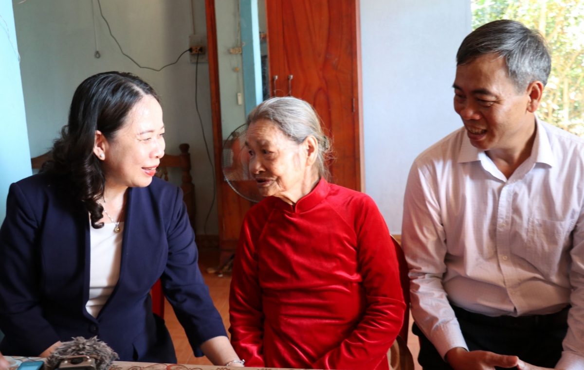 Phó Củ tịc lơgar mò Võ Thị Ánh Xuân kah ưn ngài ală Cau ling khin cha ...