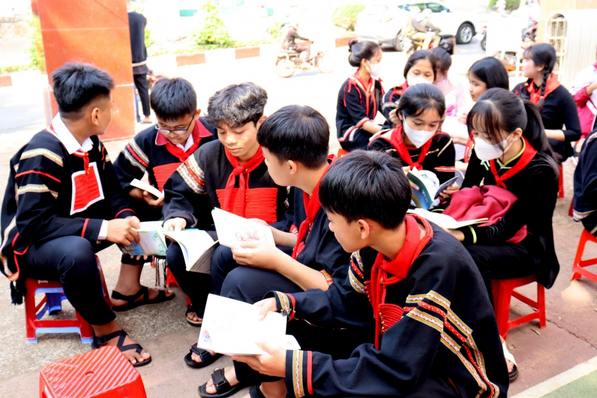 Tơlơi hning rơngŏt kơ Khua git gai Ping gah dêh čar ơi Nguyễn Phú Trọng ...