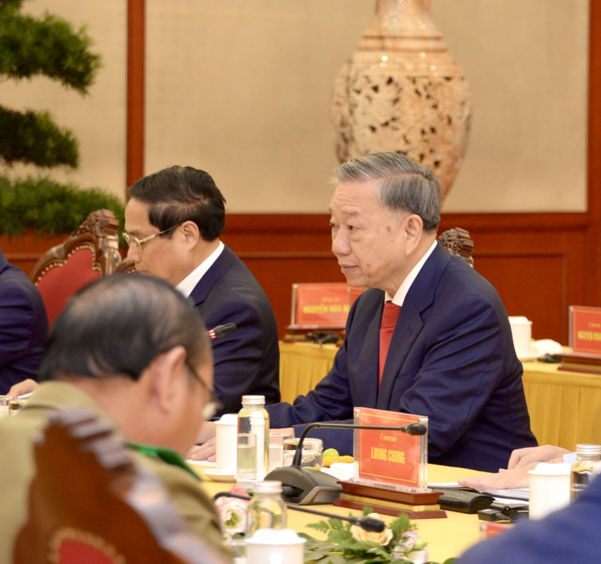 Roh trâm mâ khu râ kăn xiâm pơla Đảng Kŏng san Việt Nam ƀă Đảng Nhân yân Kăch măng Lếo | VOV4.VOV.VN