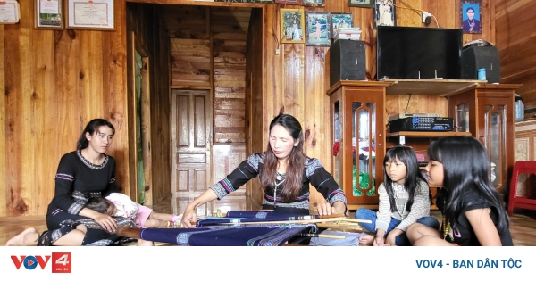 Cồng nha bơh broă lơh “Cau ùr ròng siam, bơto bơtê kòn niam” tàm xã ...