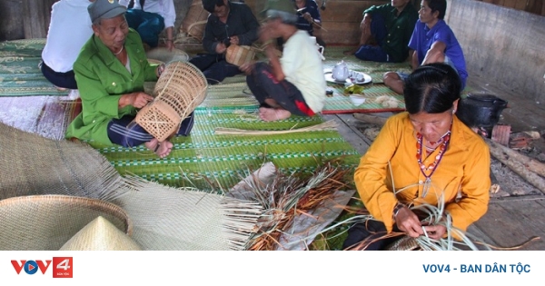 Tìm hiểu về chiếc nón của đồng bào Cơ-tu | VOV4.VOV.VN