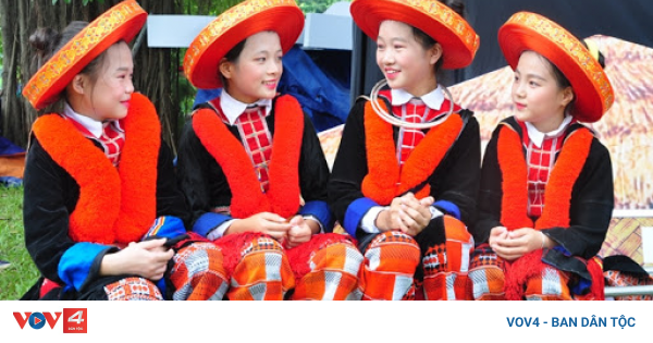 Khám phá nét đặc sắc trang phục Dao | VOV4.VOV.VN